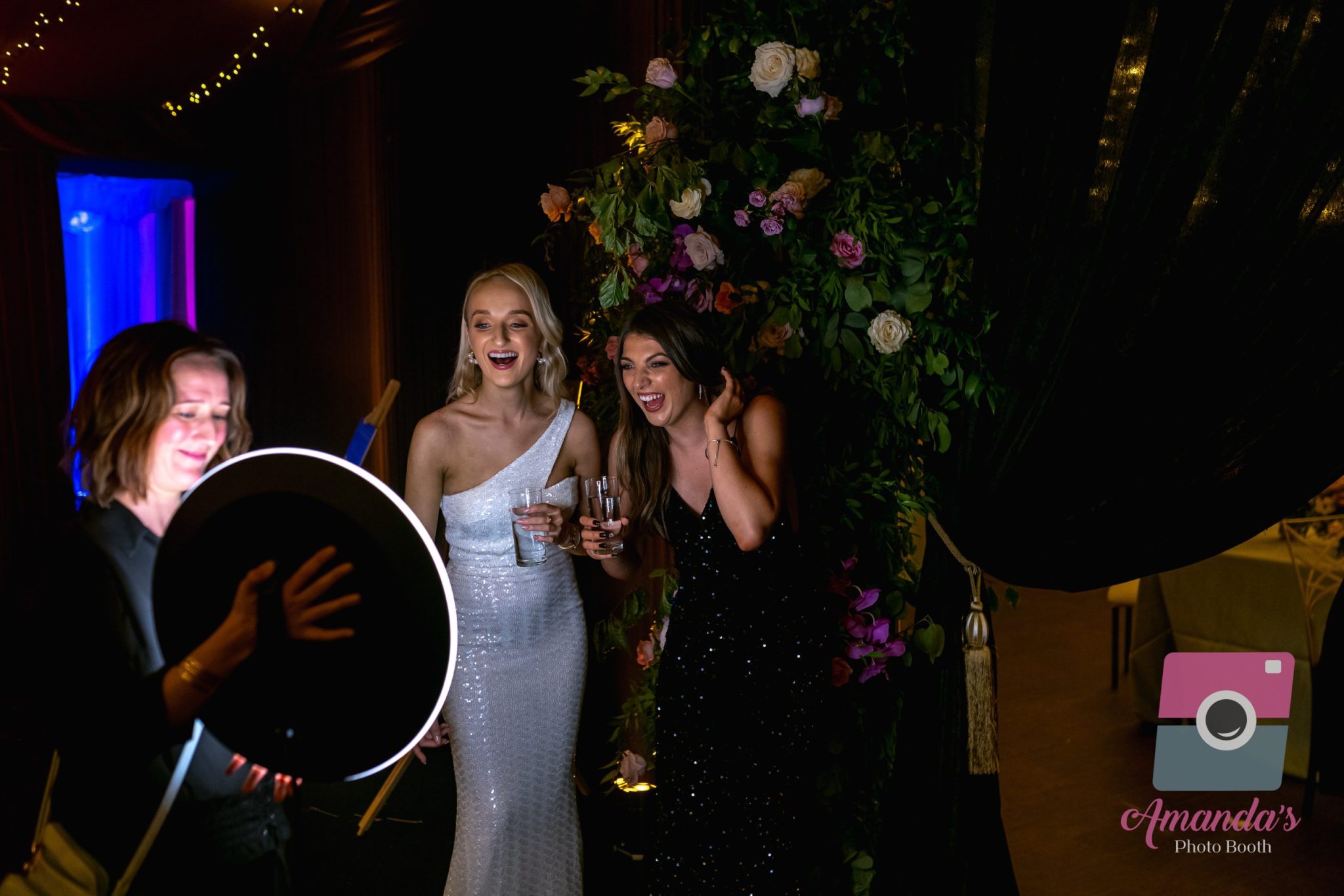 Classic Roamer Photo Booth - Amanda’s Photo Booth | Glambot, 360 ...